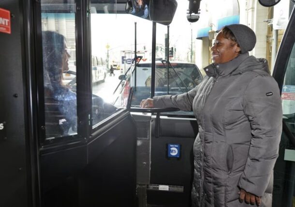 Navigating Public Transit in NYC: Cash vs. Contactless Payments - Your ...