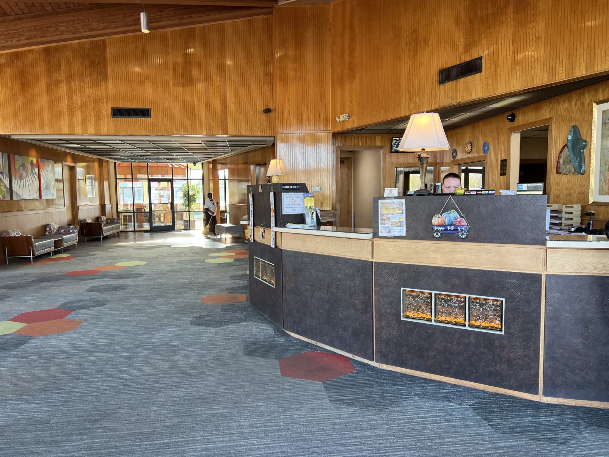 Review: A Kitschy Stay At The South of the Border Motor Inn - Your ...